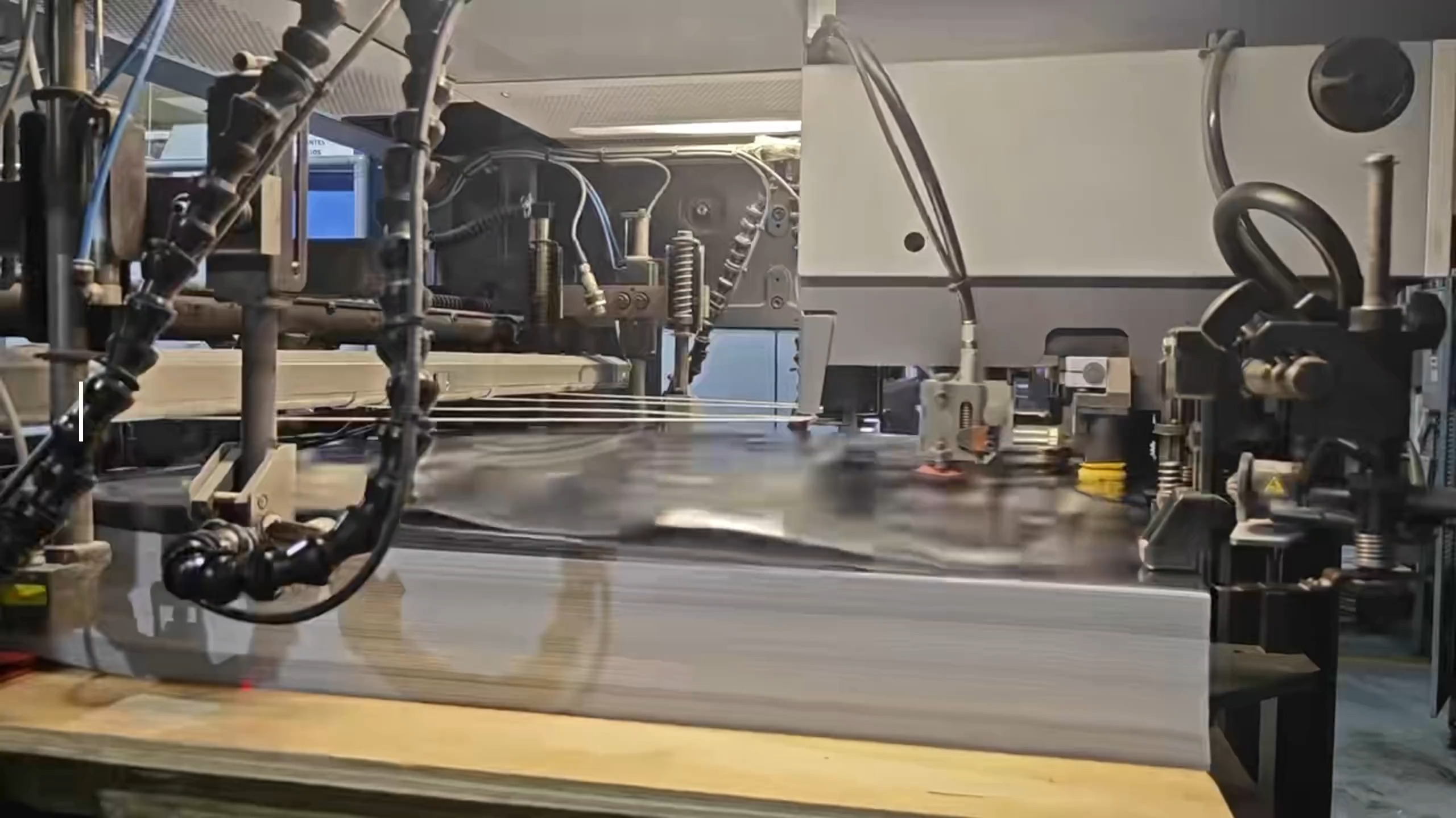 Metallized Paper Printing Run and Stacking Test | HARDVOGUE
